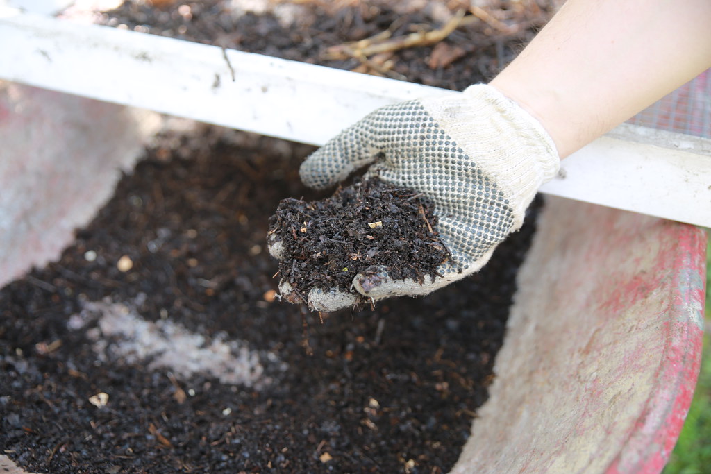 What is a hot composter - Gardens and Gardening